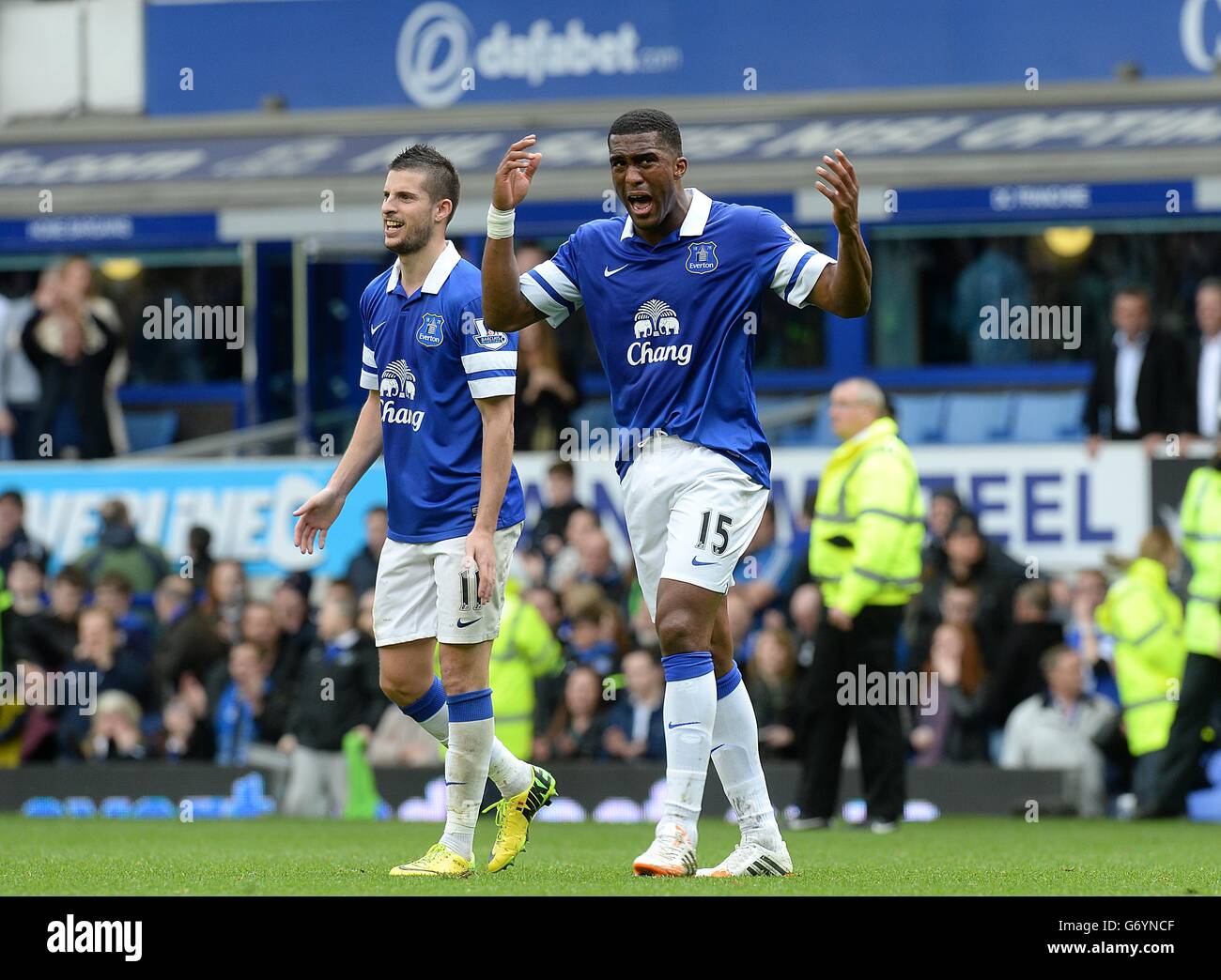 Everton's Sylvain Distin celebrates victory after the match Stock Photo ...