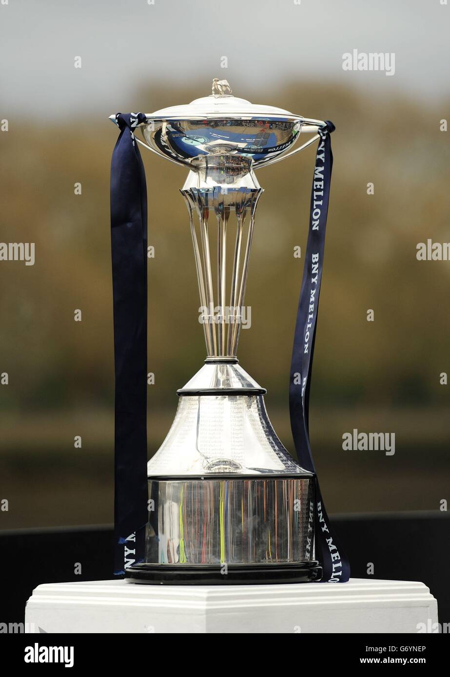 Trophy bny mellon boat race between oxford cambridge on river hi-res ...