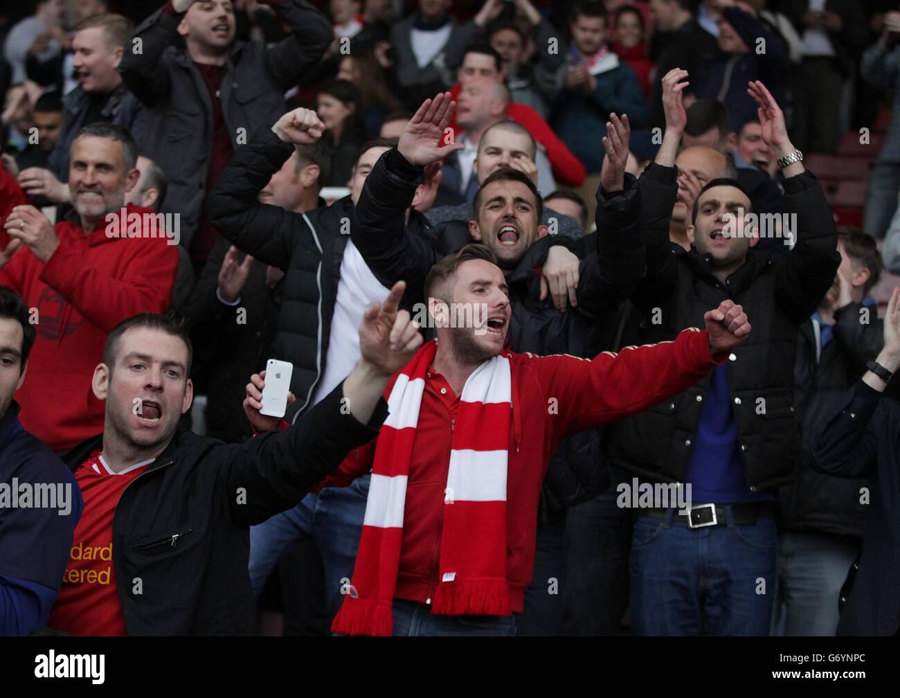 Liverpool celebrate premier league hi-res stock photography and images ...