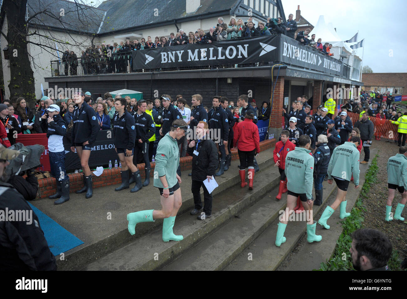 Cambridge look dejected following defeat in the BNY Mellon Boat Race on ...