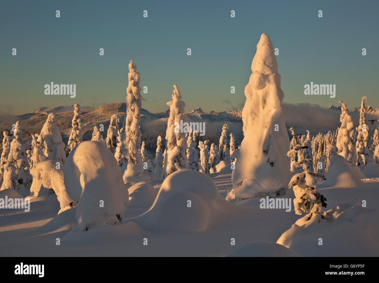 Cascade mountain snow washington hi-res stock photography and images ...