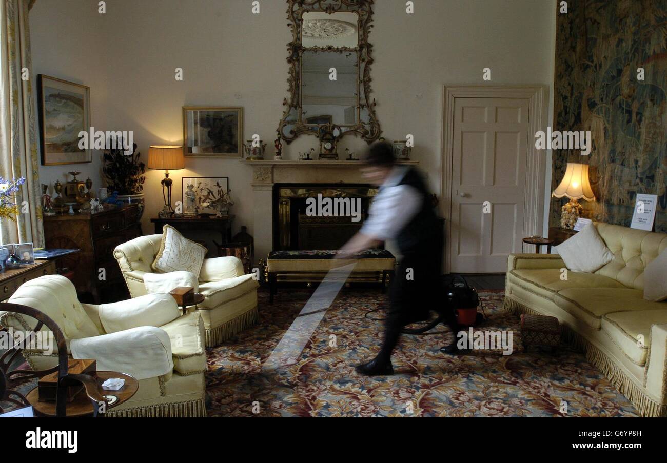 Interior castle palace royalty monarchy hi-res stock photography and ...