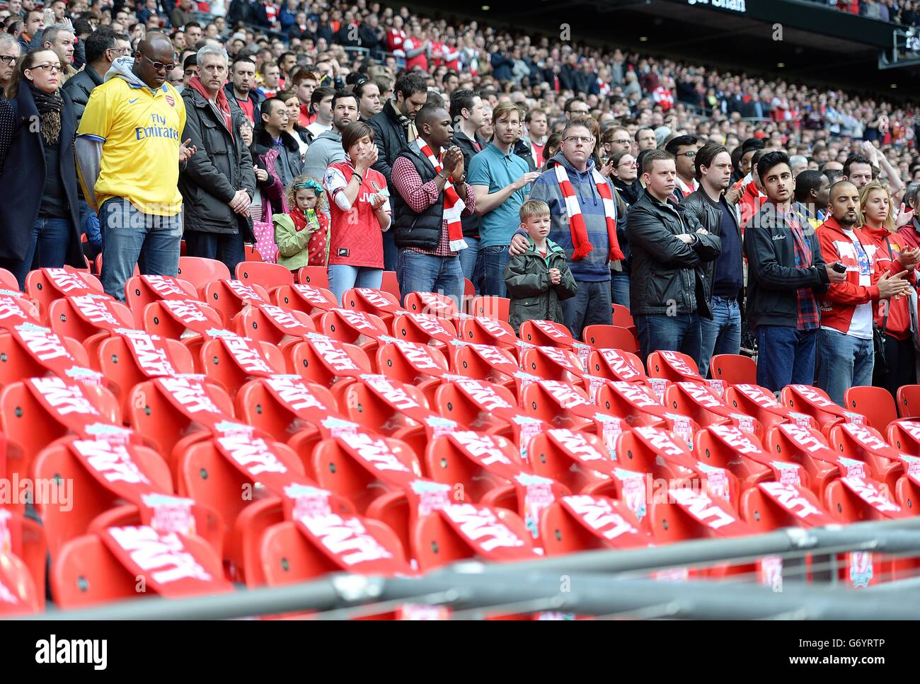 Empty football stadium arsenal hi-res stock photography and images - Alamy