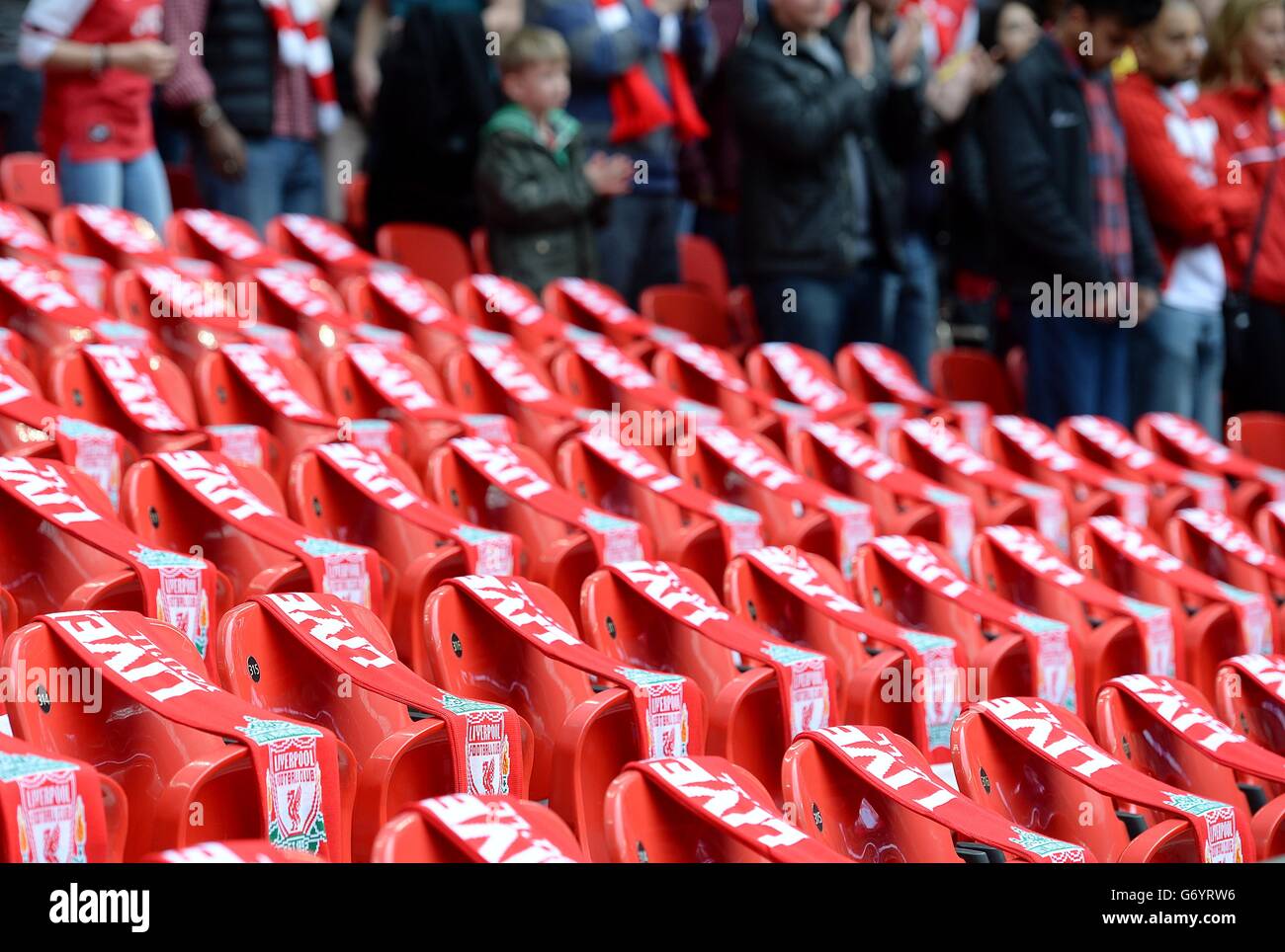 Empty football stadium arsenal hi-res stock photography and images - Alamy