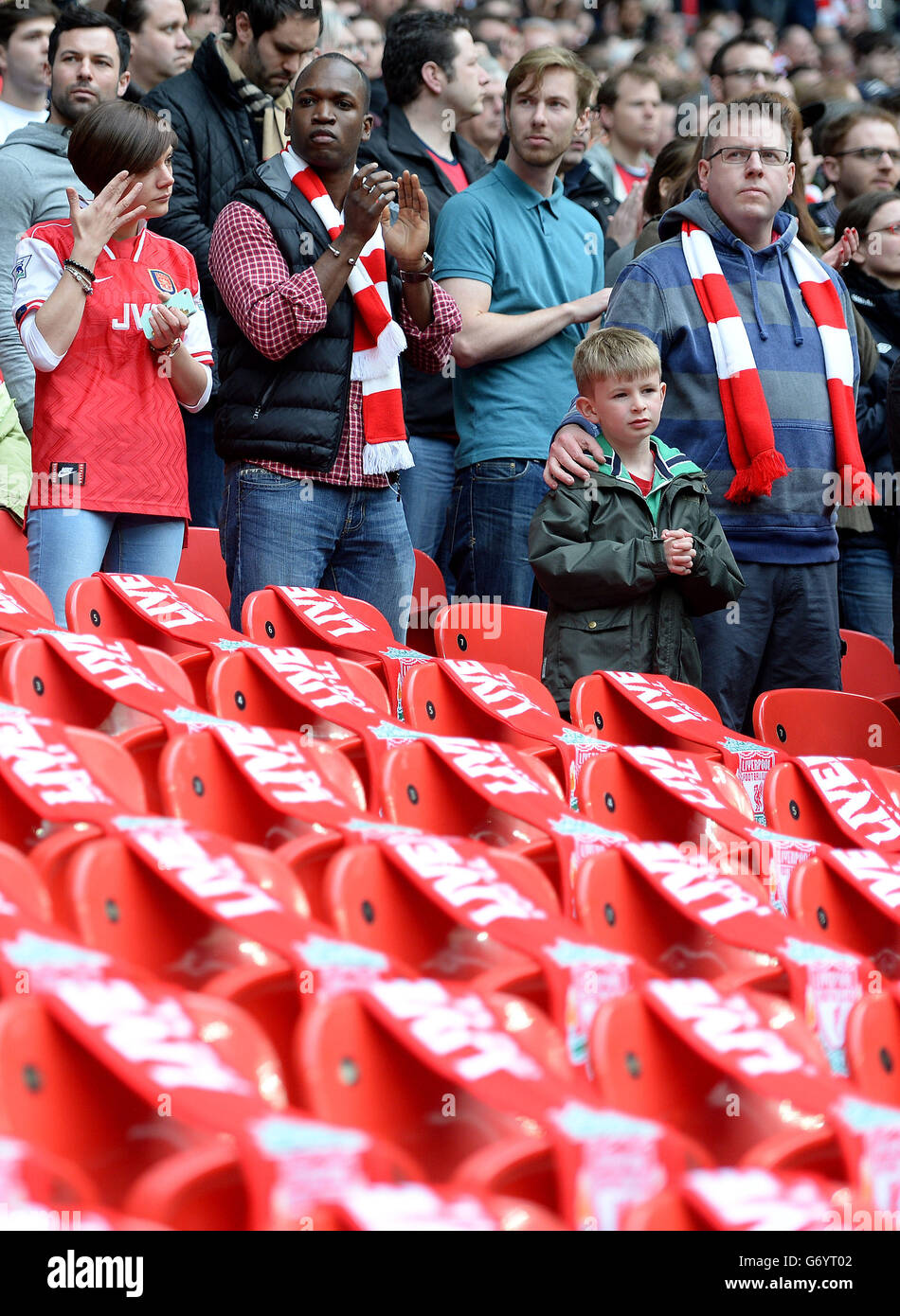Wigan v arsenal fa cup hi-res stock photography and images - Alamy
