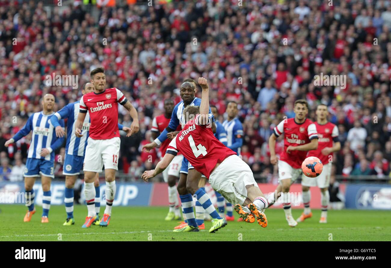 Scores the equalising goal to make it 1 1 hi-res stock photography and ...