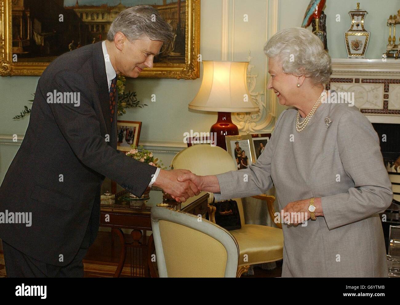 Royal smiling shaking hands queen elizabeth ii hugo williams hi-res ...