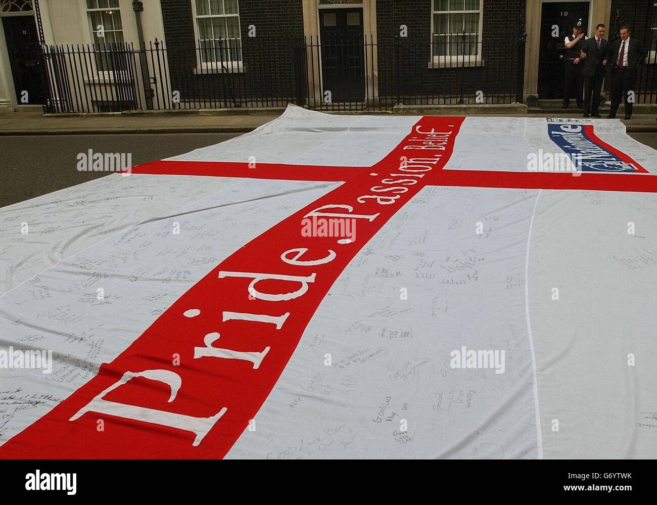 Sport Relief flag at No.10 Stock Photo - Alamy