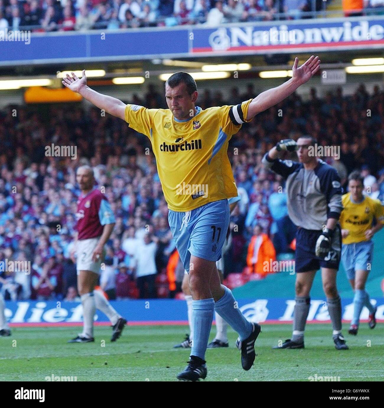 Captain crystal palace football club hi-res stock photography and ...