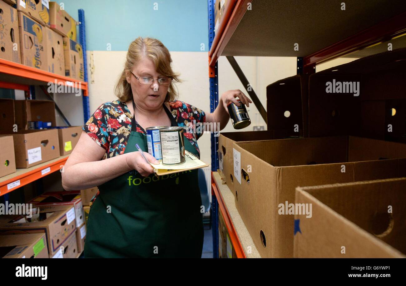 Food bank trussell trust volunteer hi-res stock photography and images ...