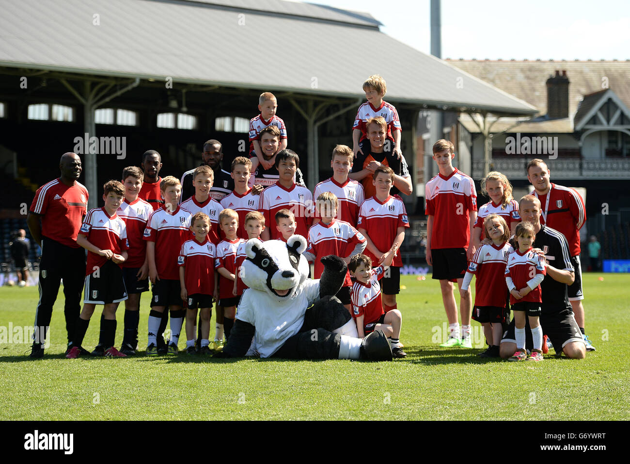 Junior soccer players training hi-res stock photography and images - Alamy