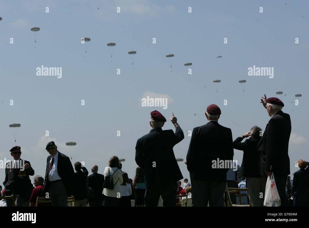 Paul hackett sunday times war military beret parachuting ddaygal hi-res ...