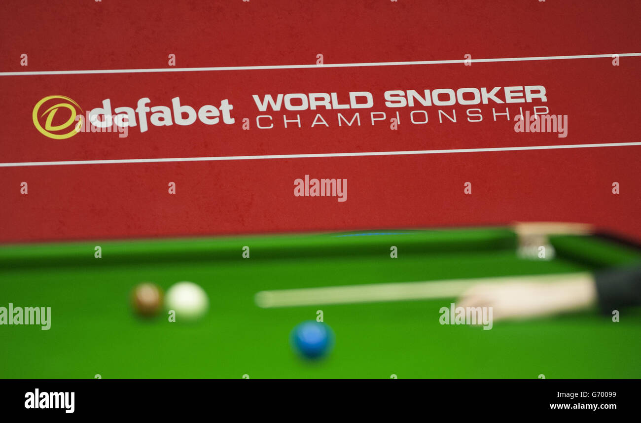 Crucible snooker tables hi-res stock photography and images - Alamy