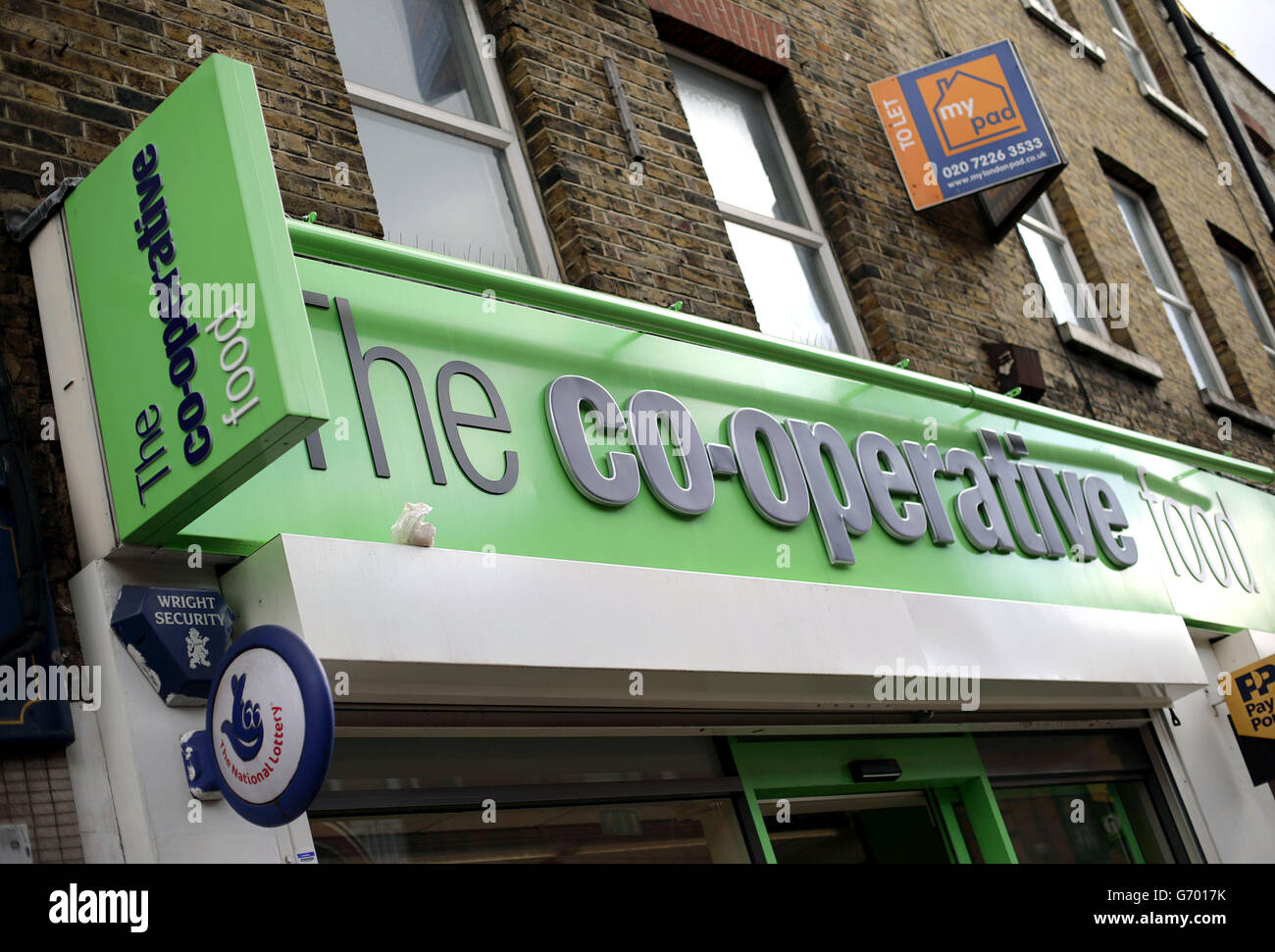 Co operative shop front store hi-res stock photography and images - Alamy
