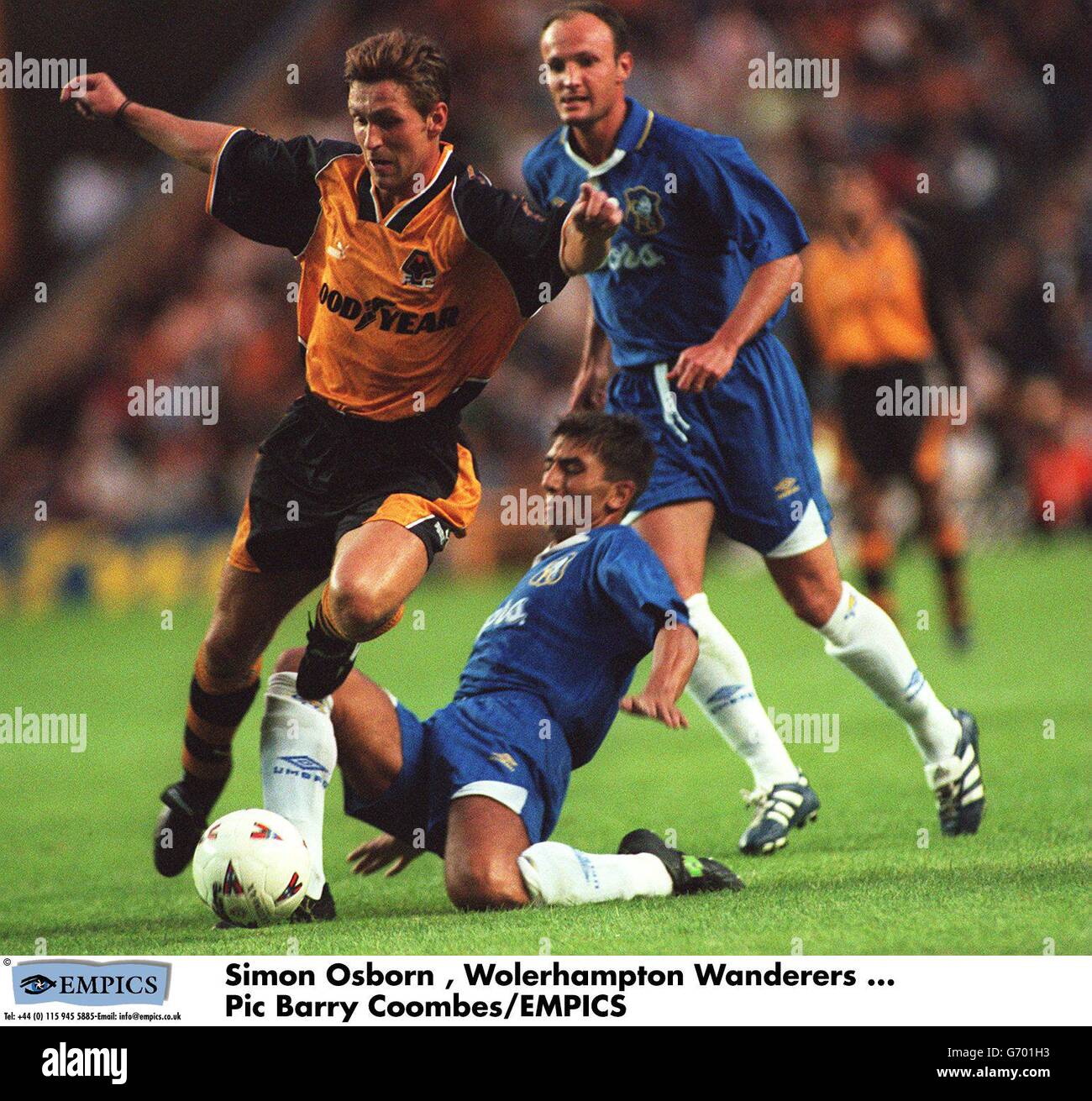 Simon Osborn, Wolverhampton Wanderers evades Franck Leboeuf and Roberto ...