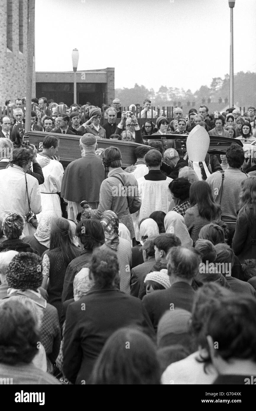 Ballymurphy estate hi-res stock photography and images - Alamy