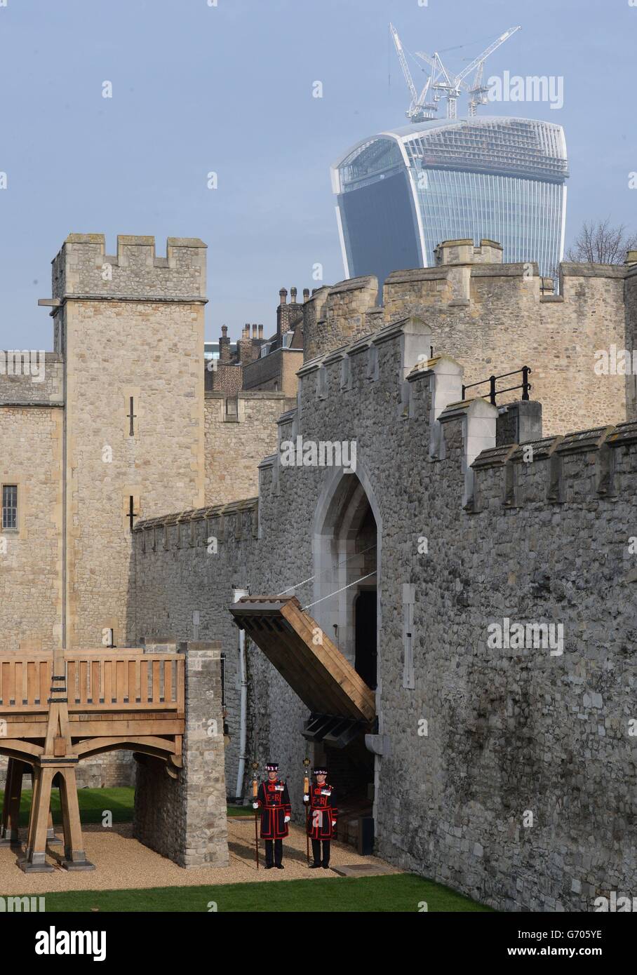 New drawbridge at the Tower of London Stock Photo - Alamy