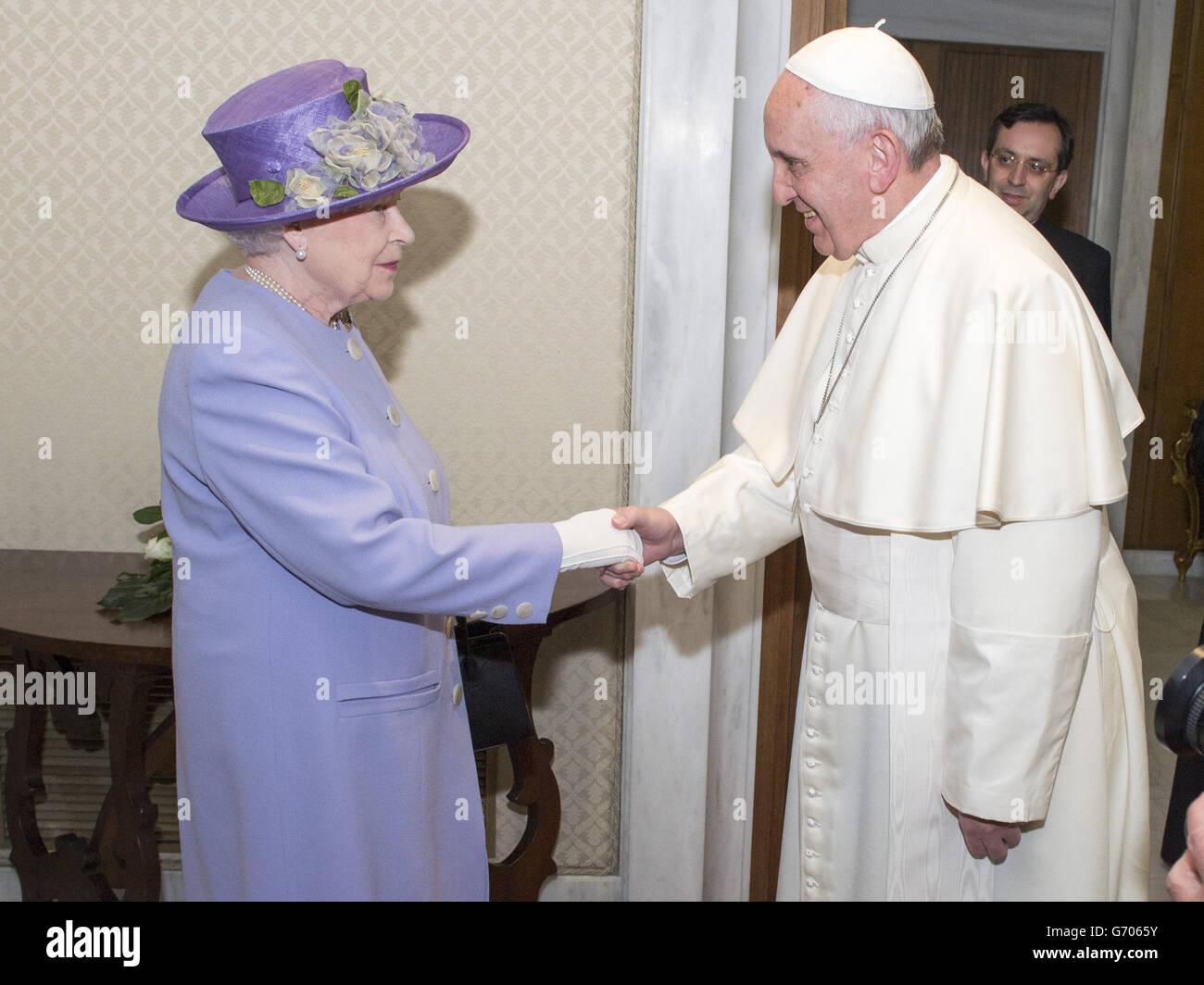 Queen Elizabeth II with Pope Francis as they meet at the Vatican Stock ...