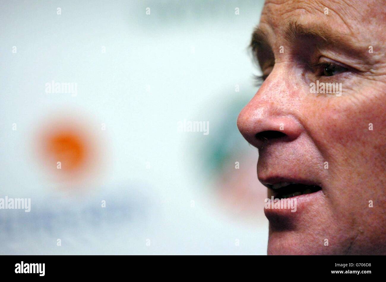 Football head head shot brian kerr hi-res stock photography and images ...