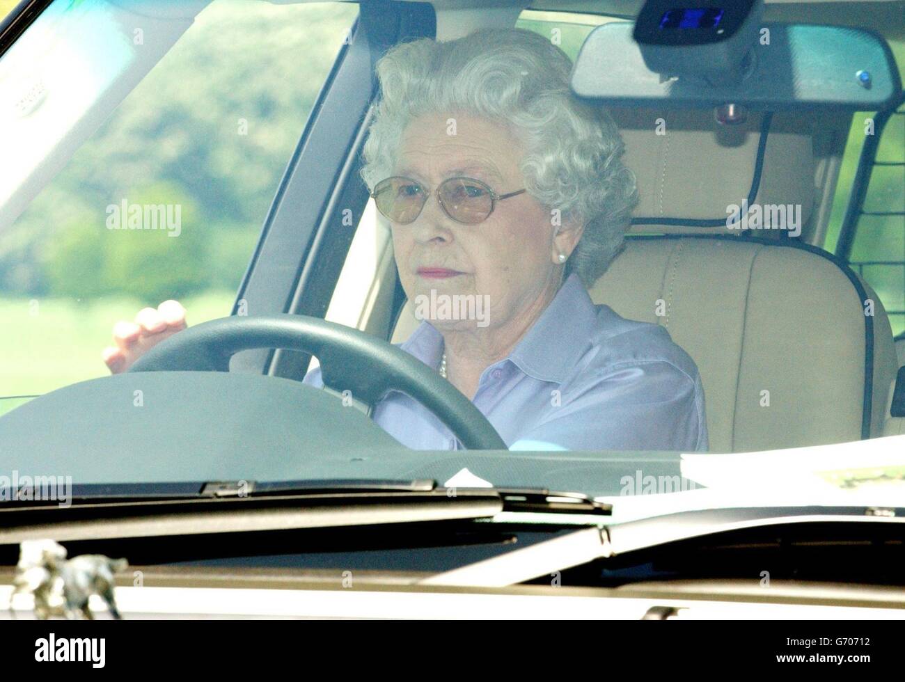 British Queen Elizabeth II drives Stock Photo - Alamy
