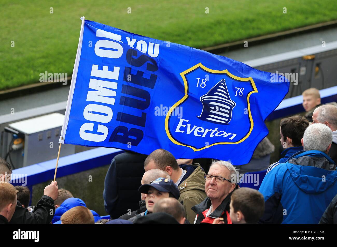 Giant everton flag hi-res stock photography and images - Alamy