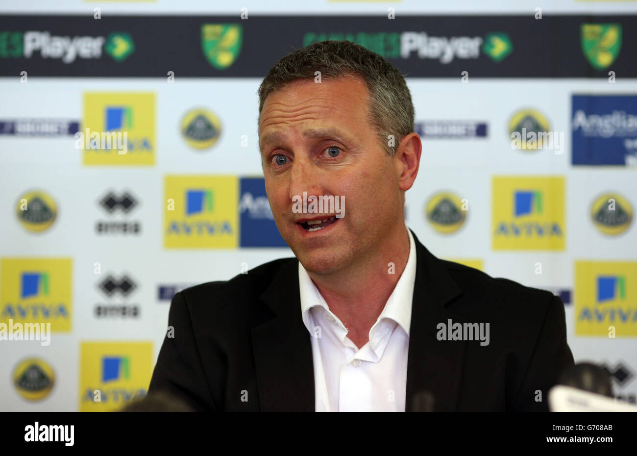 Soccer norwich city press call colney training centre hi-res stock ...