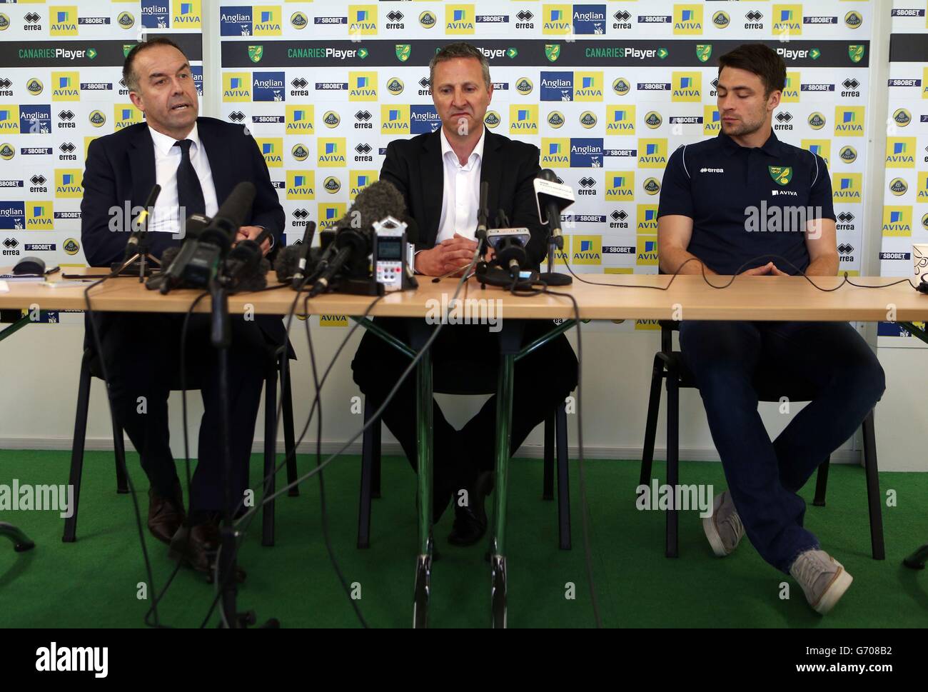 Soccer norwich city press call colney training centre hi-res stock ...