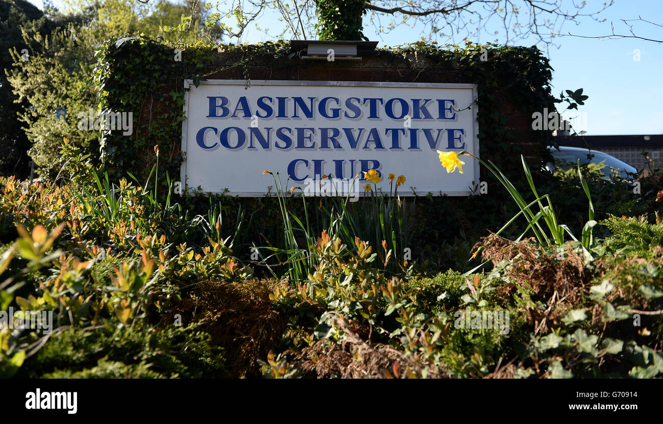 Sign basingstoke conservative club hi-res stock photography and images ...