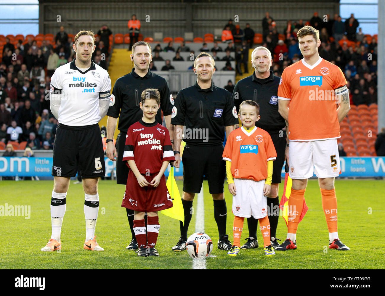 Derby county captain richard keogh left hi-res stock photography and ...