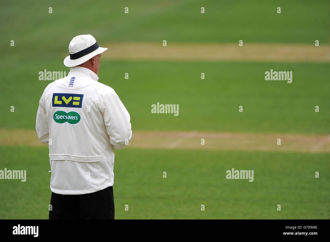 Umpires peter hartley hi-res stock photography and images - Alamy