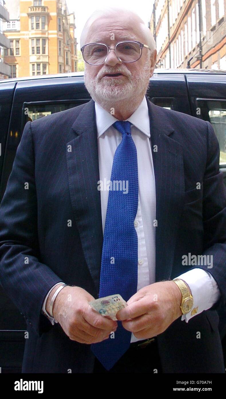 Former chelsea chairman ken bates hi-res stock photography and images ...