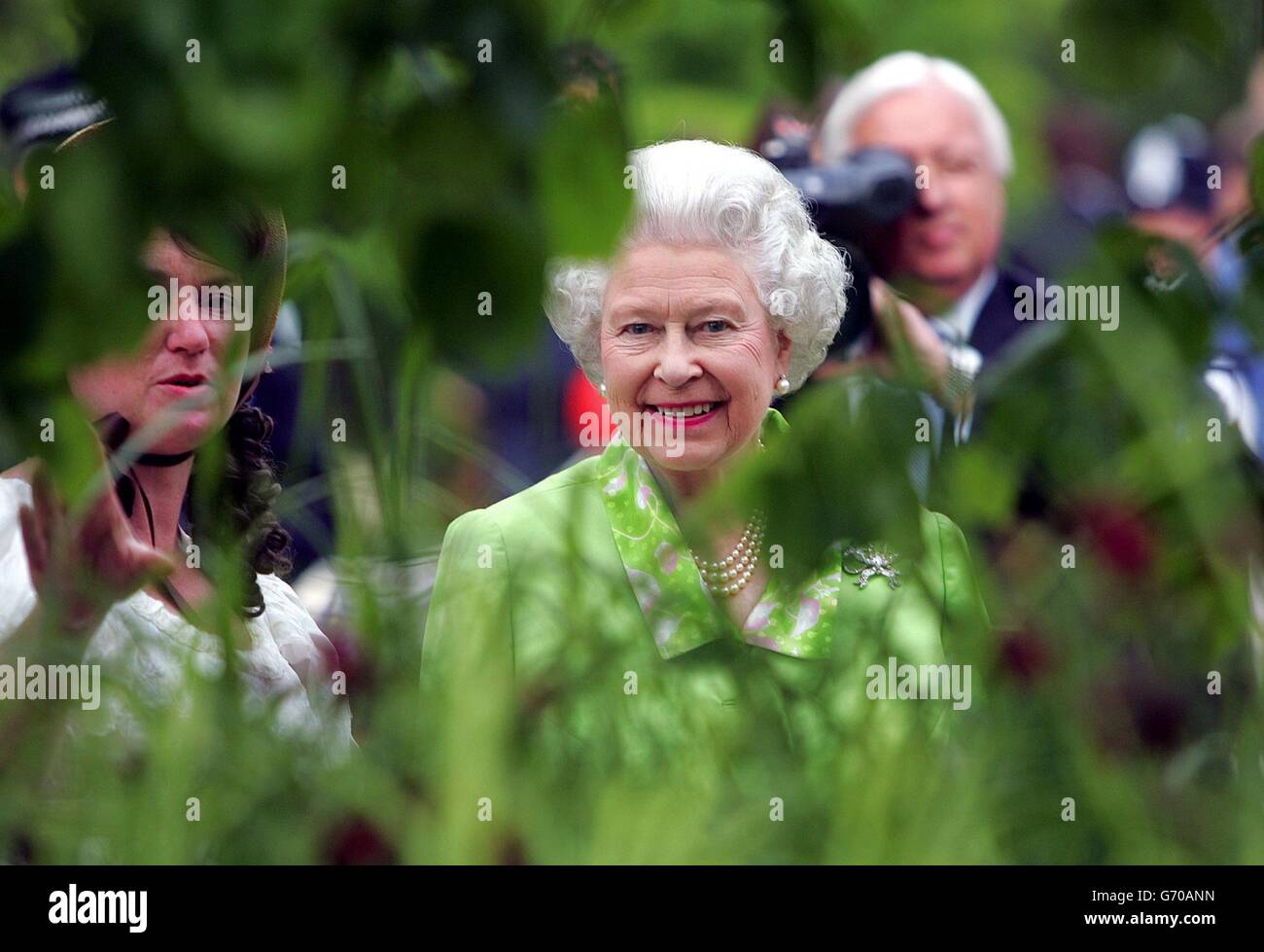 Queen Elizabeth II is shown the gardens being exhibited at the Chelsea ...