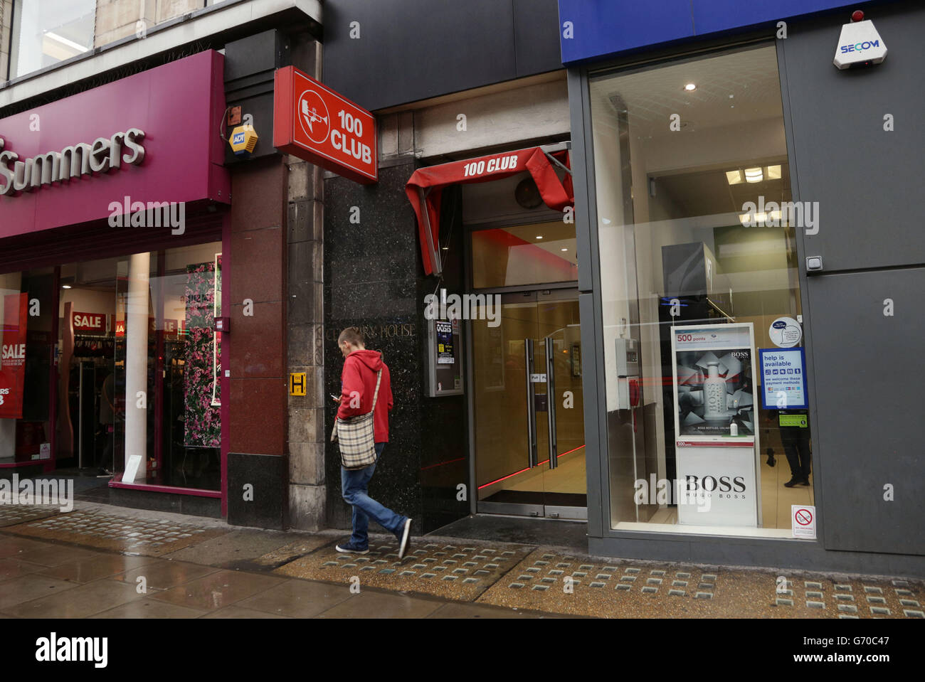 The entrance of music venue the 100 Club on Oxford Street, central ...