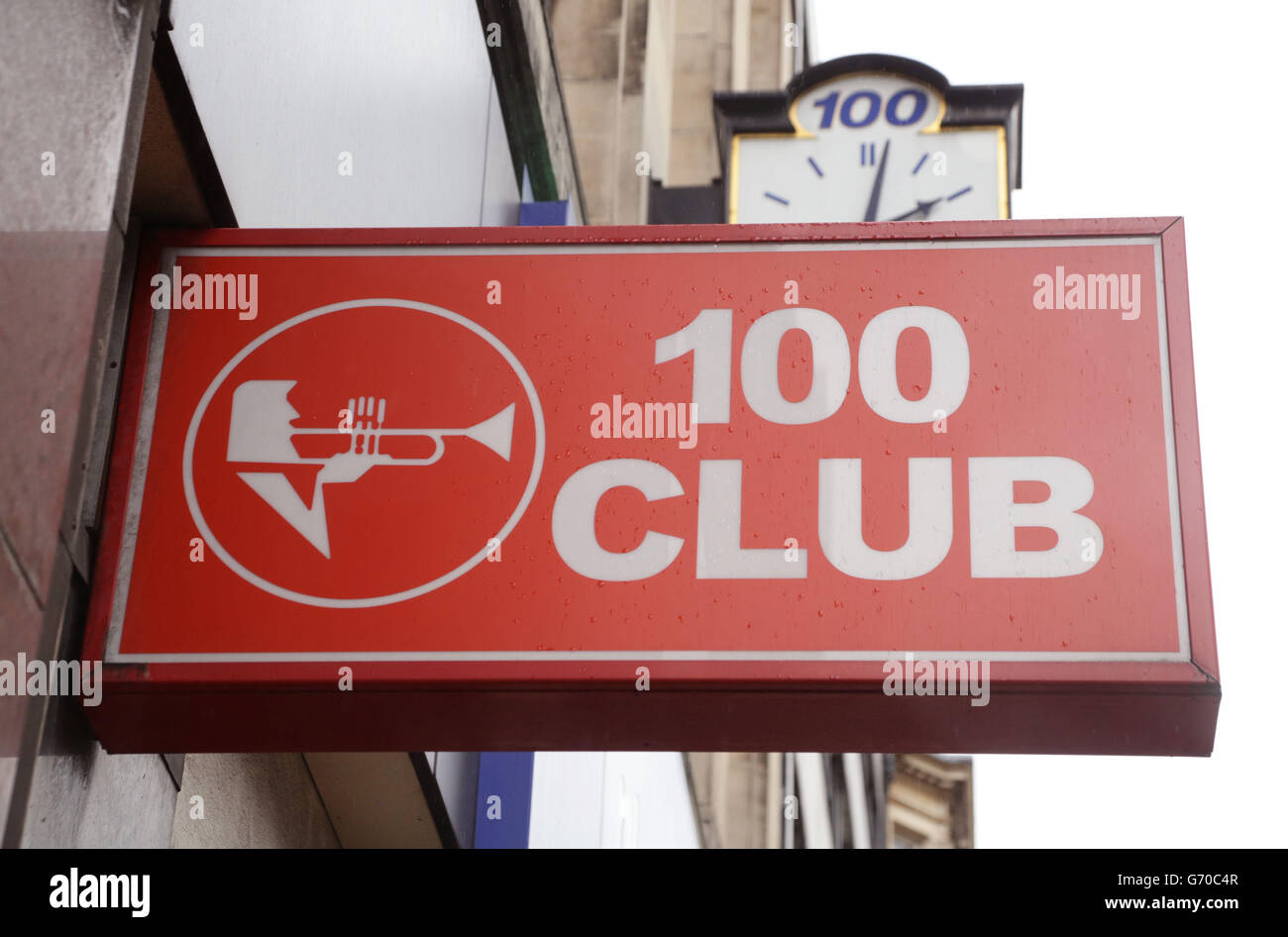 100 club sign hi-res stock photography and images - Alamy