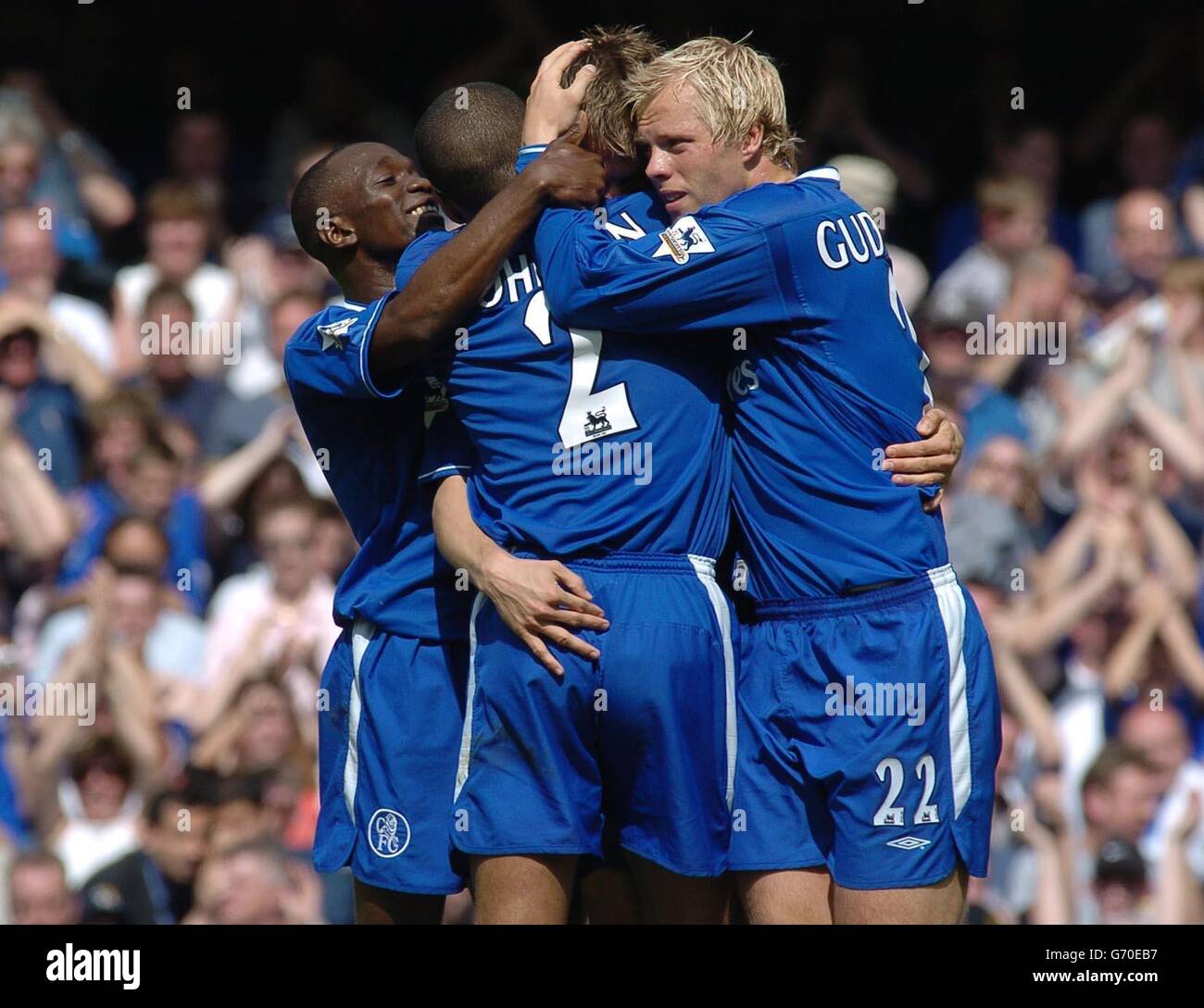 Claude makelele celebrates chelsea hi-res stock photography and images ...