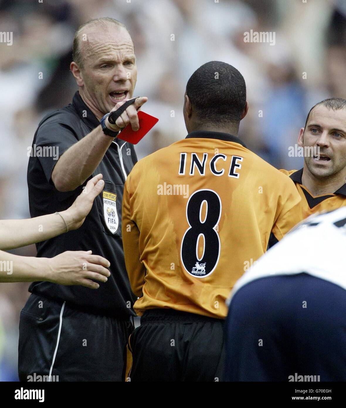 Football referee steve bennett hi-res stock photography and images - Alamy