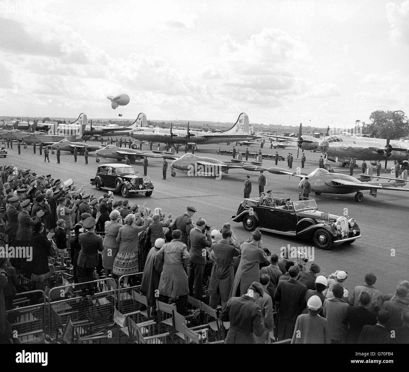 Line open Black and White Stock Photos & Images - Alamy