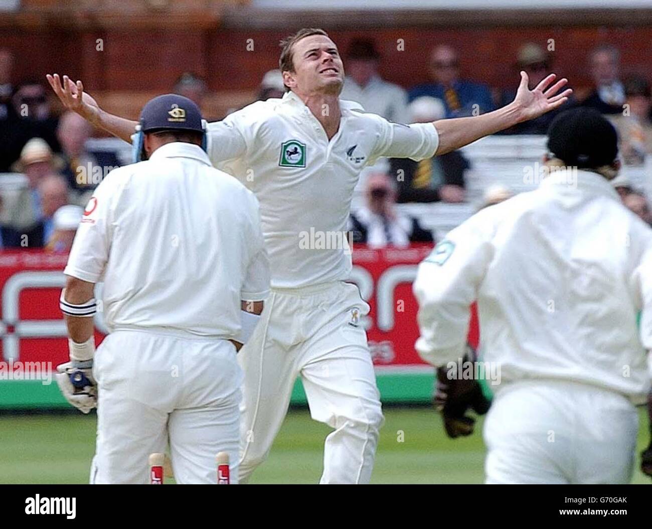 Celebrating nasser hussain bowled out sport cricket hi-res stock ...
