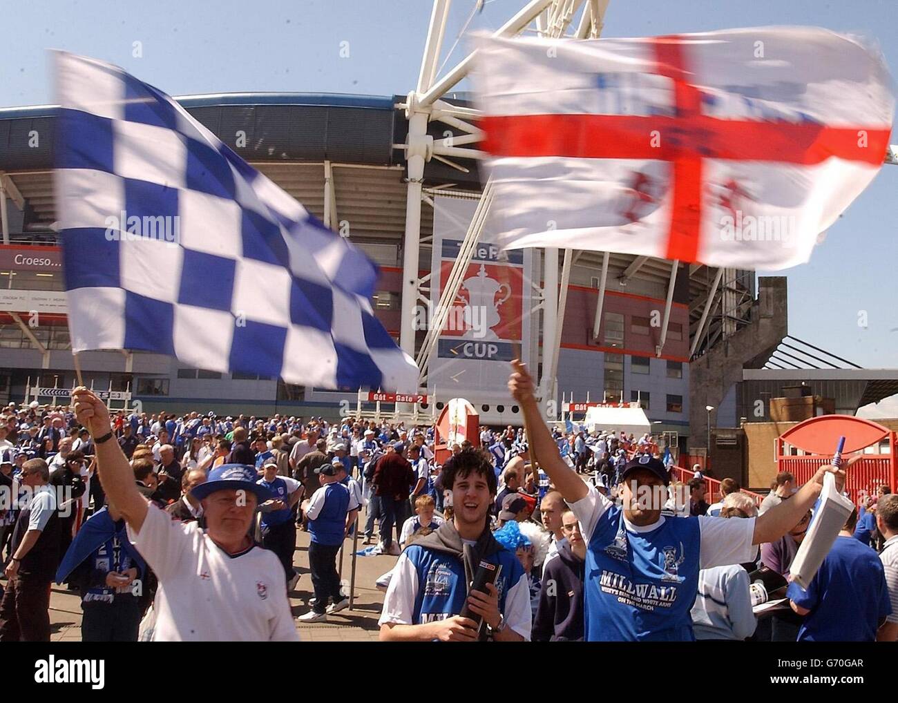 Football fans arrive at the millennium stadium hi-res stock photography ...