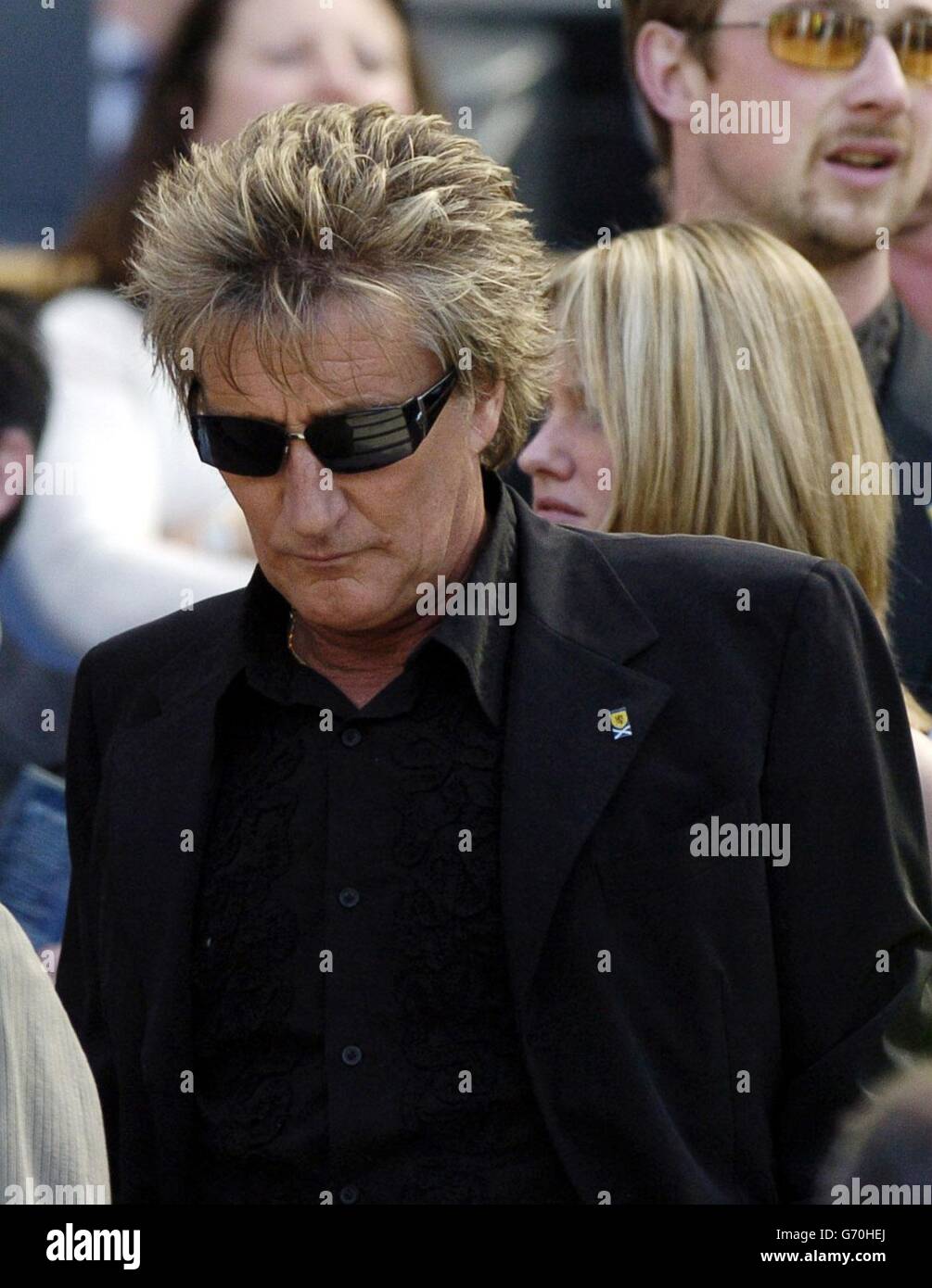 Rod stewart football hi-res stock photography and images - Alamy