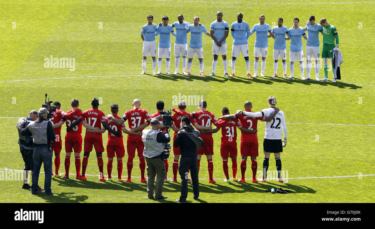 Football teams line up hi-res stock photography and images - Alamy