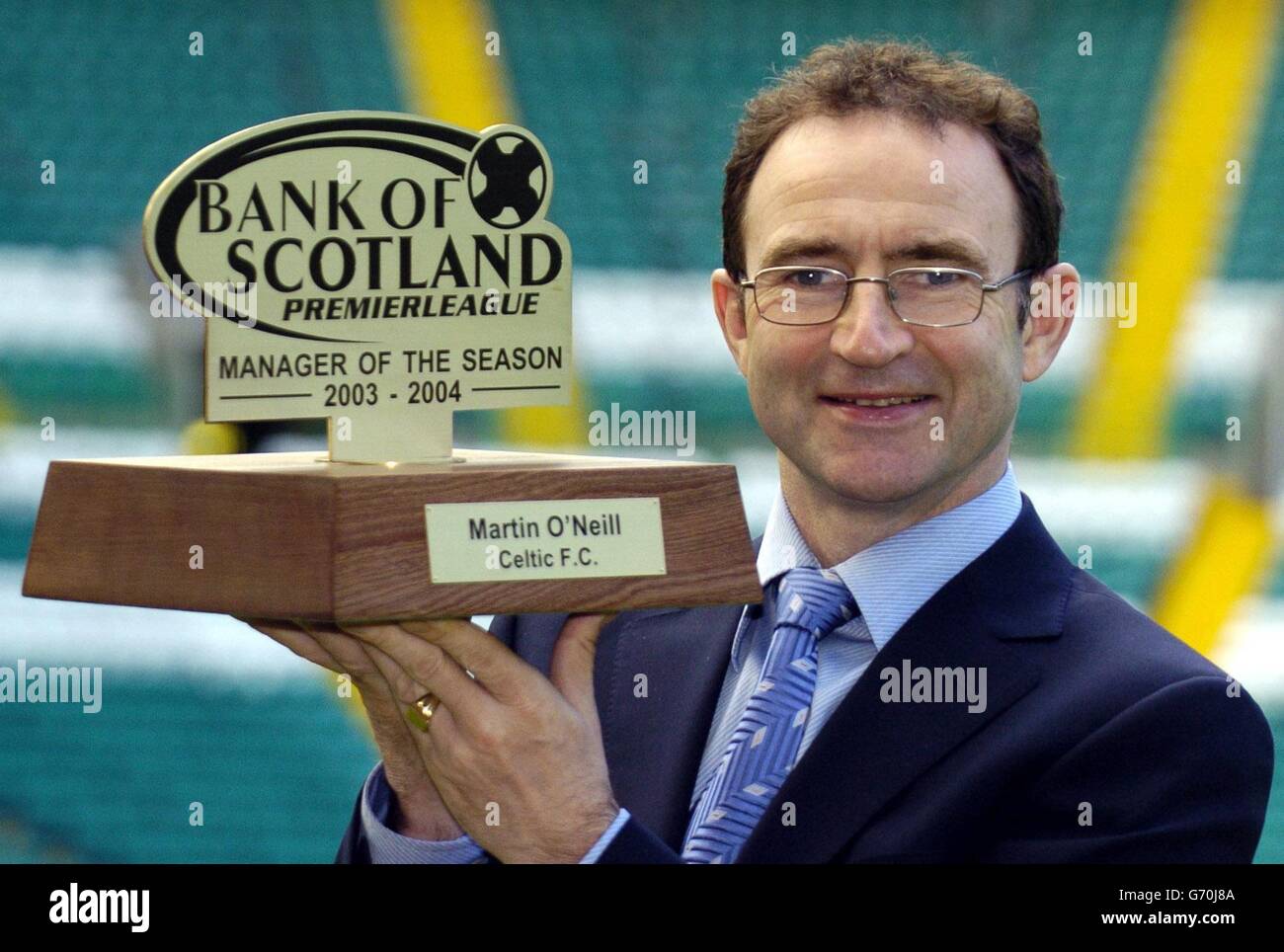 Celtic manager Martin O'Neill with his manager of the year award ...