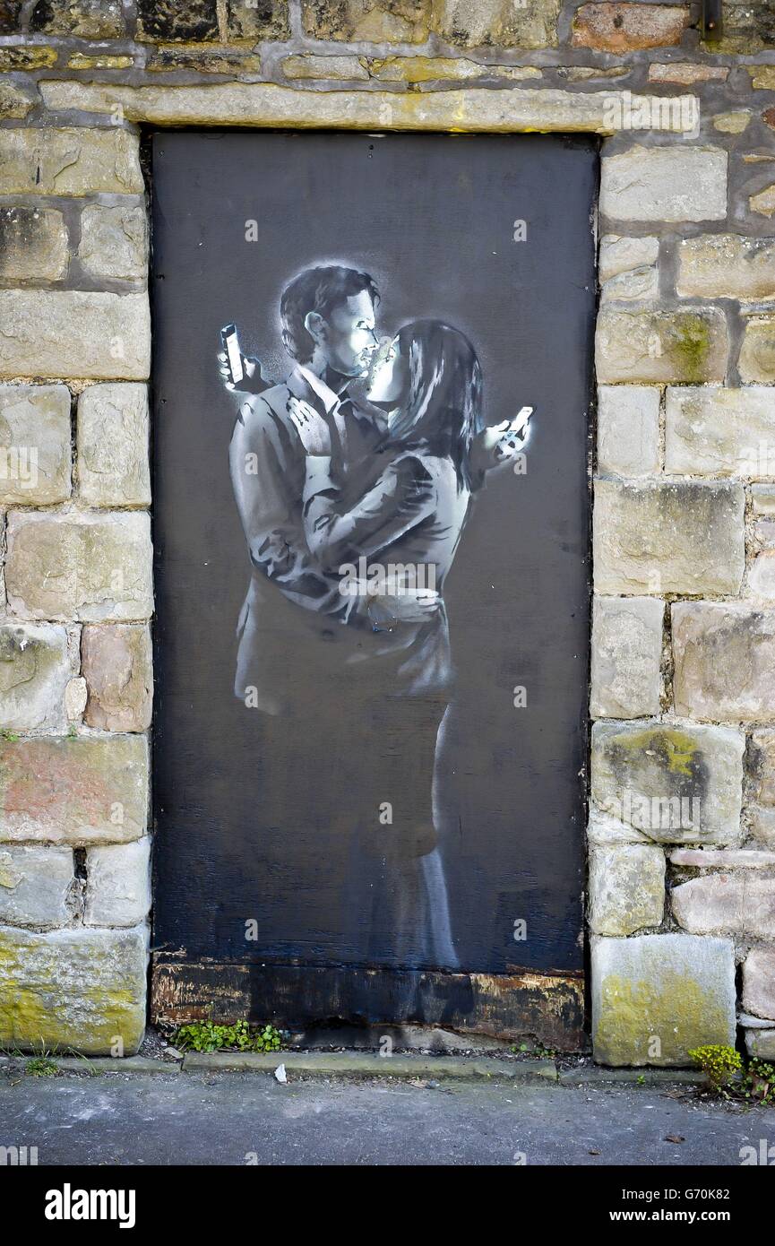 Banksy mobile lovers hi-res stock photography and images - Alamy