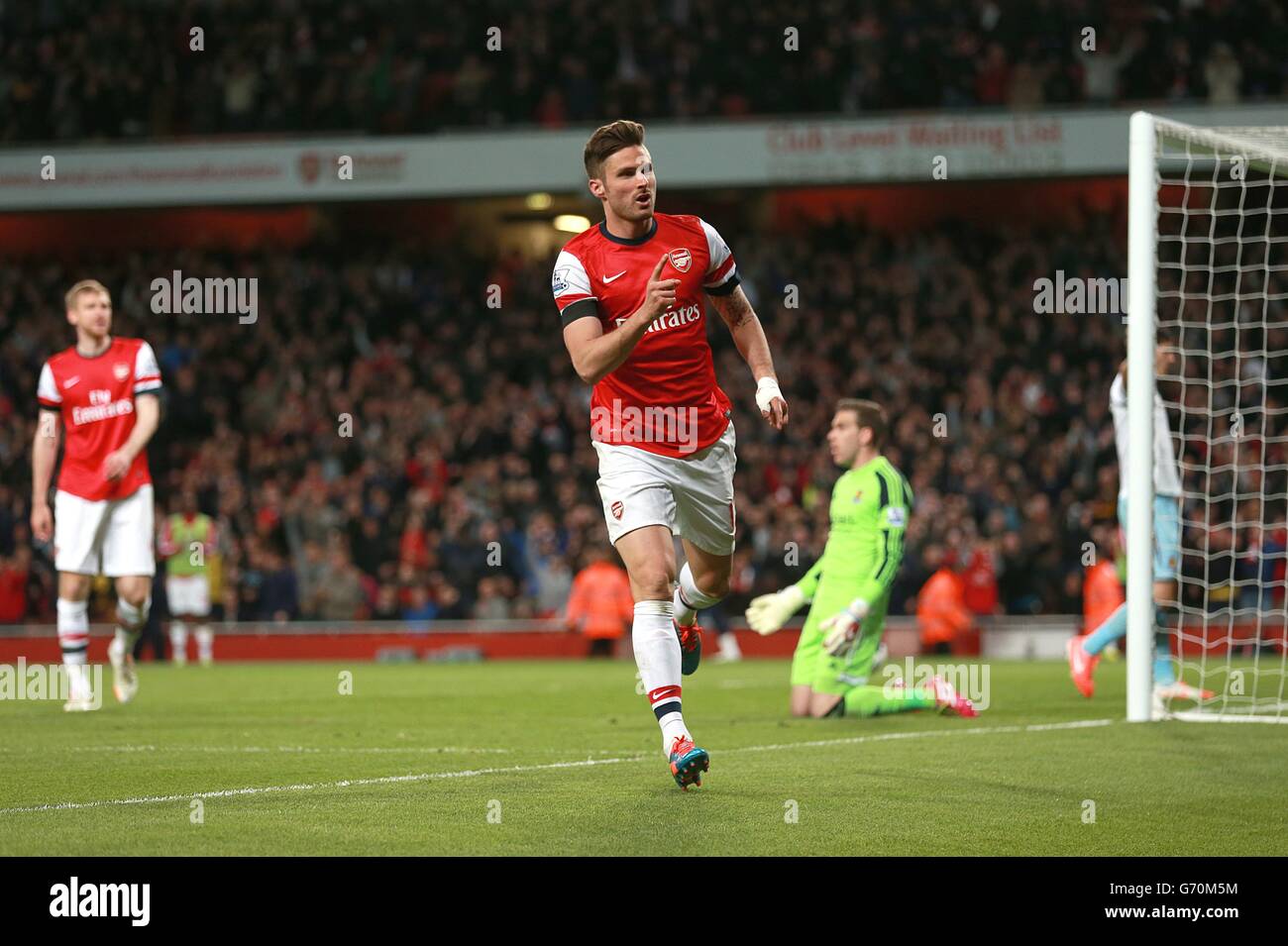 Arsenals olivier giroud celebrates scoring the second goal hi-res stock ...