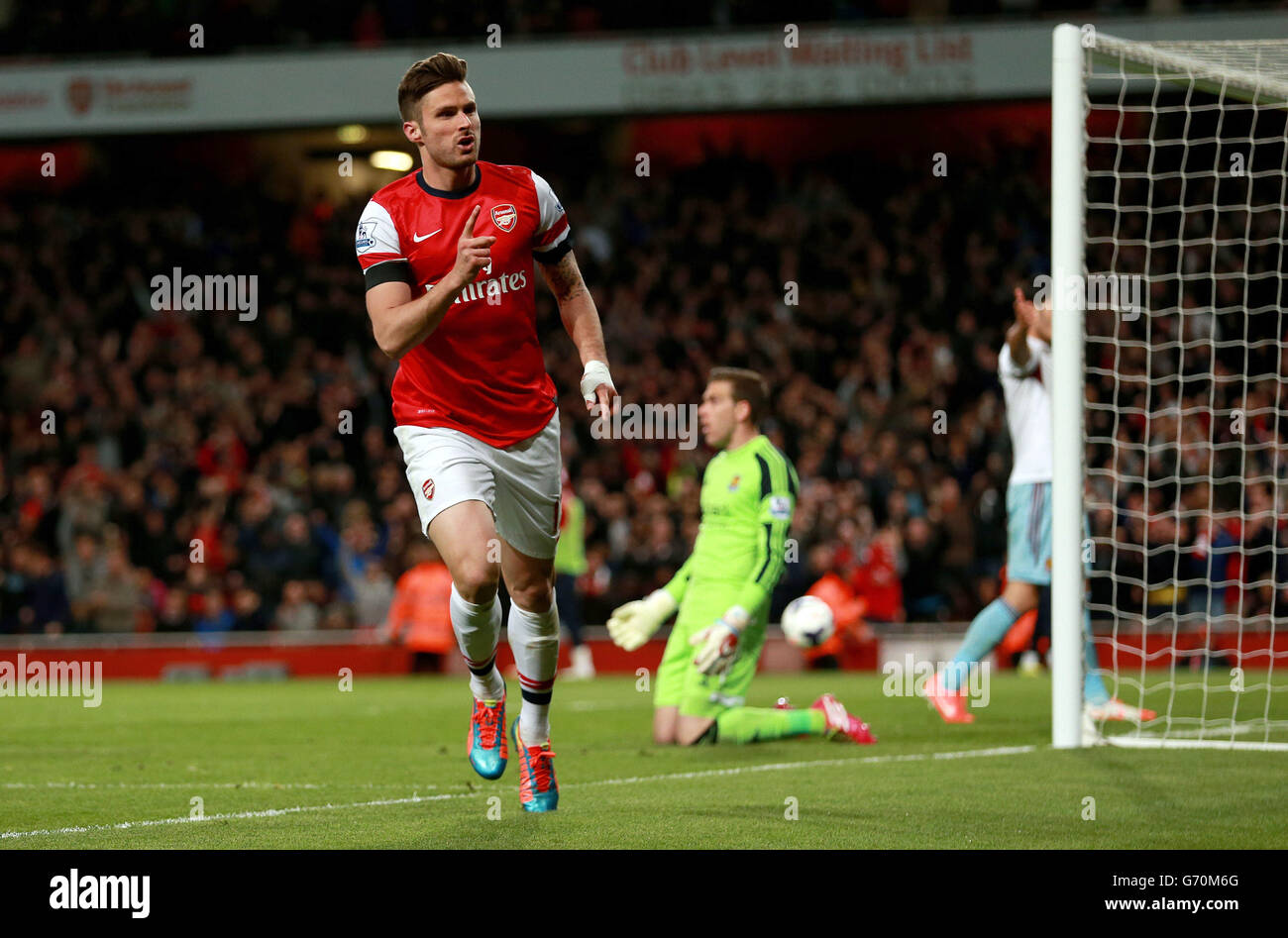 Olivier giroud goal hi-res stock photography and images - Alamy