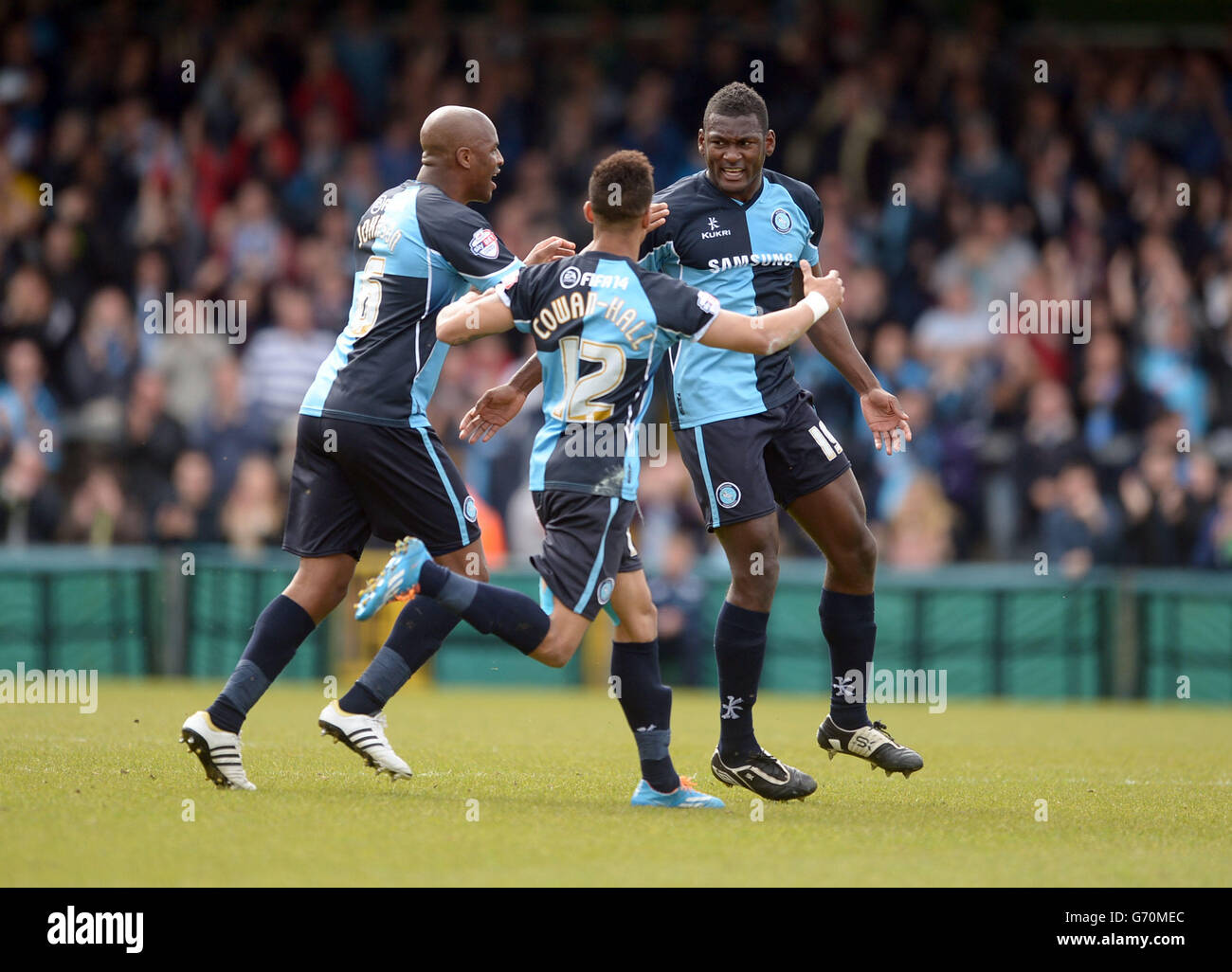 Wycombe wanderers celebrate scoring hi-res stock photography and images ...