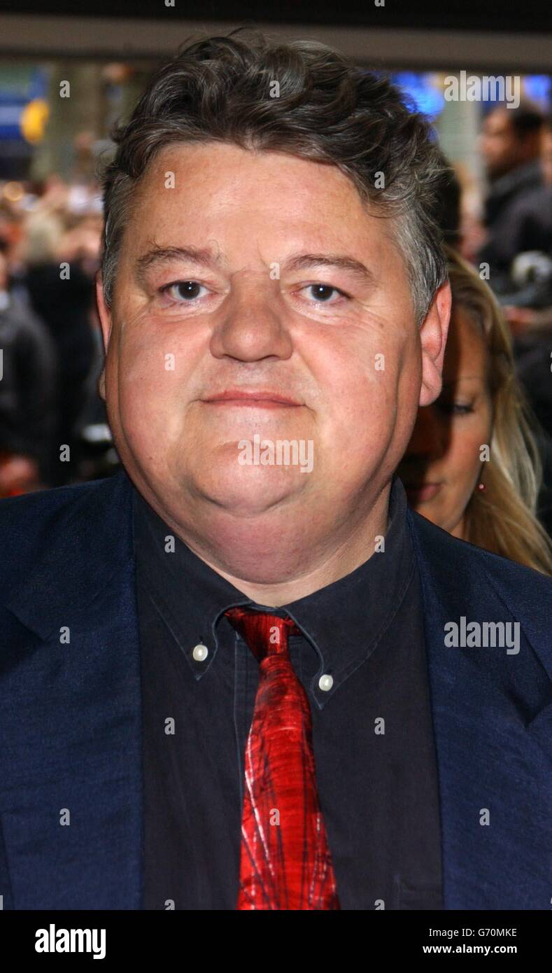 Showbiz film premiere cinema celebrity actor head shoulders robbie ...