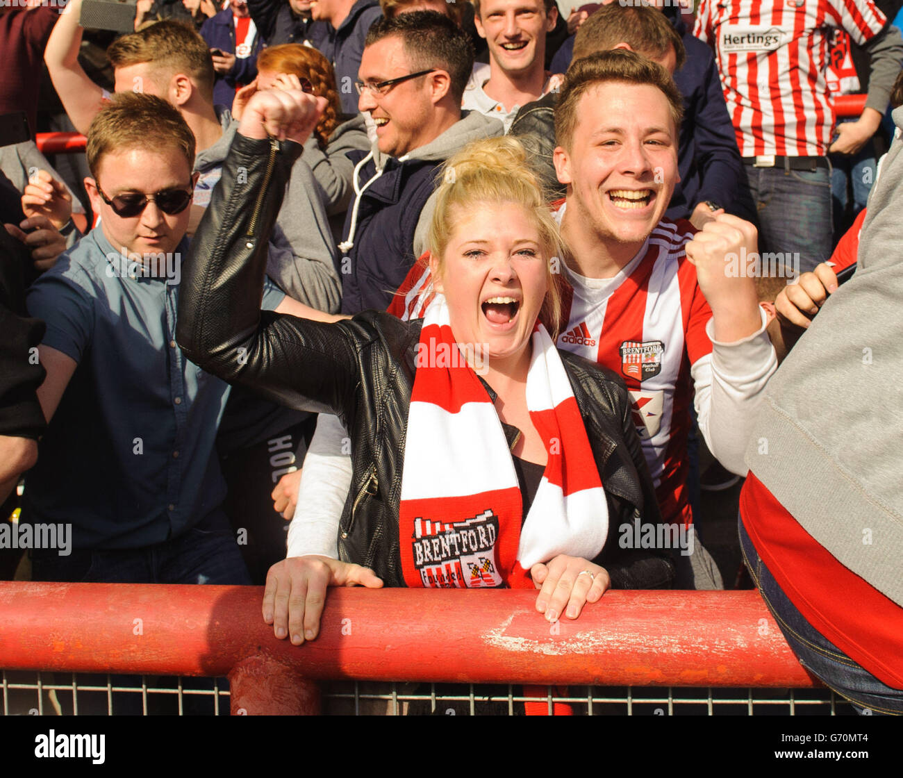 Brentford fans celebrate end match hi-res stock photography and images ...