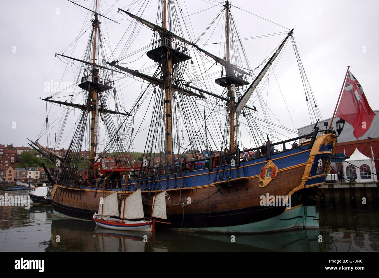 Whitby ship endeavor hi-res stock photography and images - Alamy