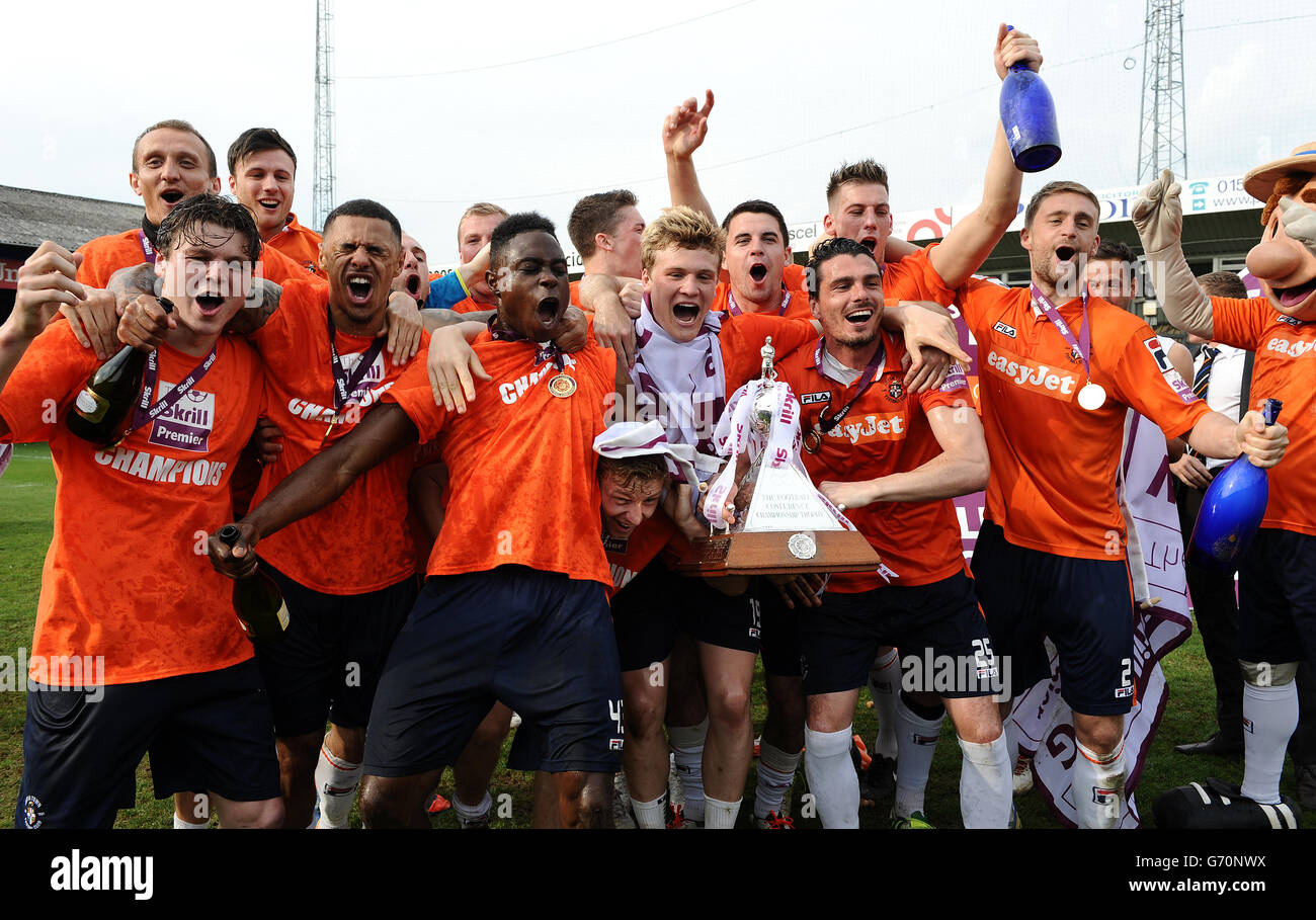 Luton Town's Captain Ronnie Henry and Luton Town players celebrate with ...